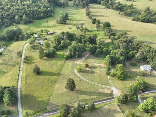 2225 Irving Rd, Thaxton, VA 24174