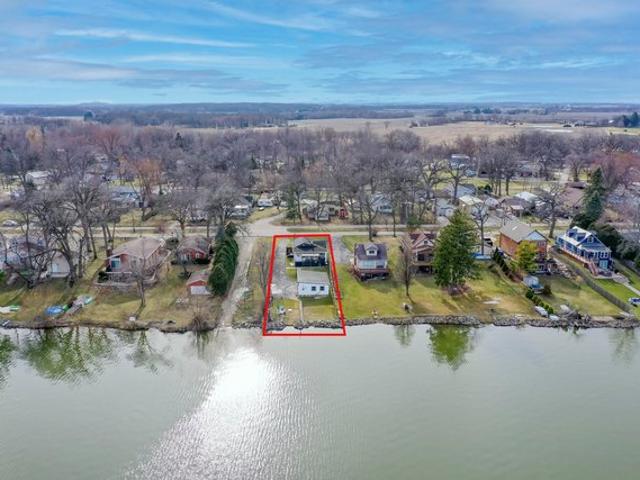 2225 Lakeshore Dr, Dover, WI 53139