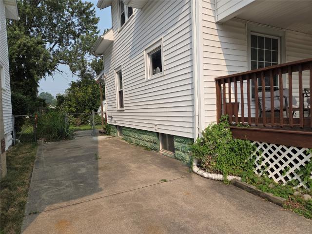 2225 WILLOW Street