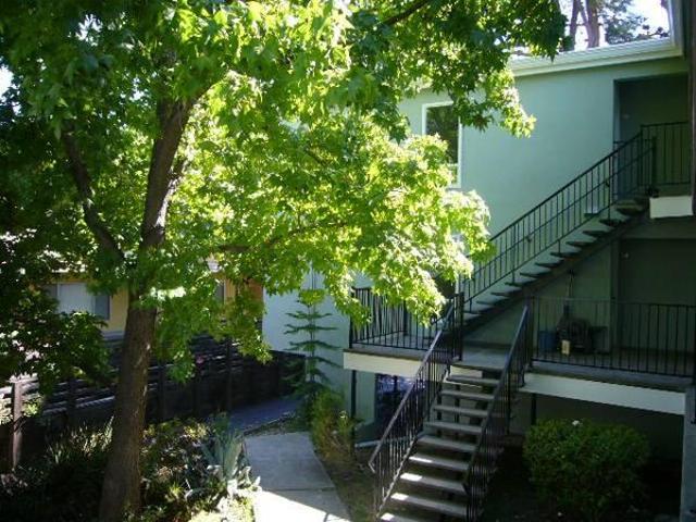 $2225 / 2br Remodeled two bedroom near cal train and downtown Menlo Park!