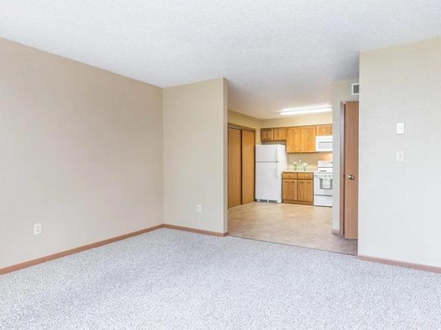 2225 9th St, Brookings, SD 57006