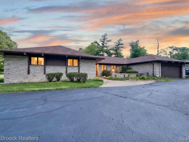 22262 Chatsford Circuit St, Southfield, MI 48034