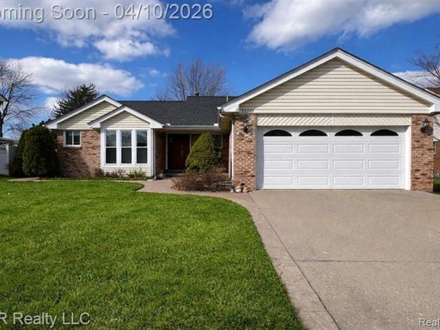 22264 Oakwood St, Woodhaven, MI 48183
