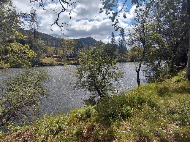 22266 Highway 62, Shady Cove, OR 97539