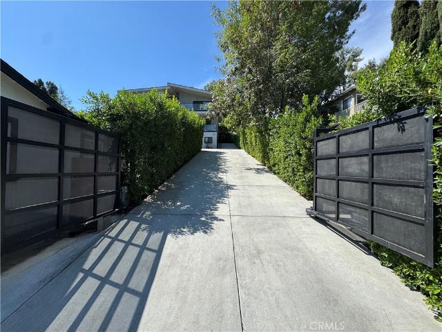 22268 Avenue San Luis