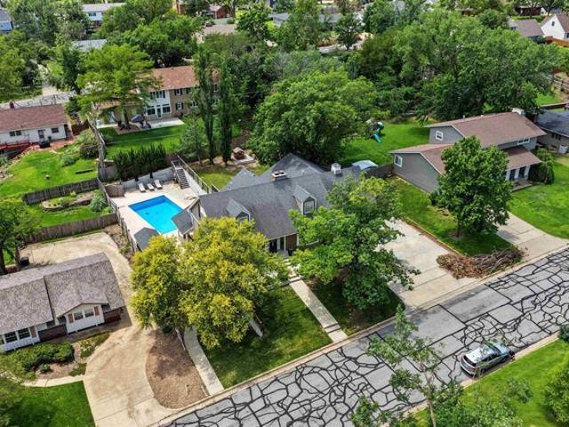 2226 Melrose Ln, Salina, KS 67401