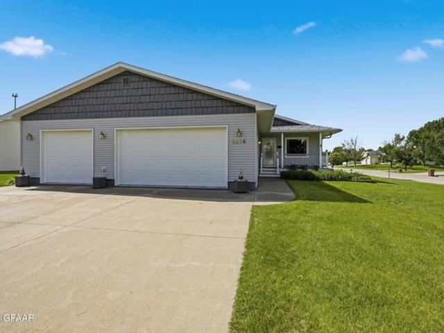 2226 Pioneer Ct NW, East Grand Forks, MN 56721