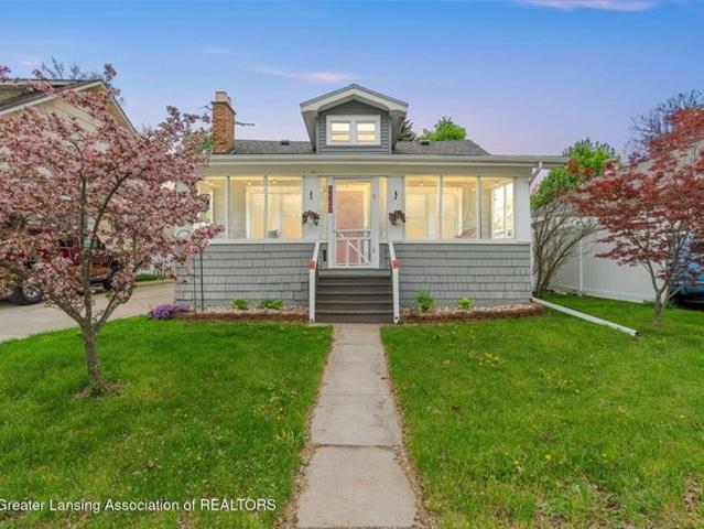 2226 Strathmore Rd, Lansing, MI 48910