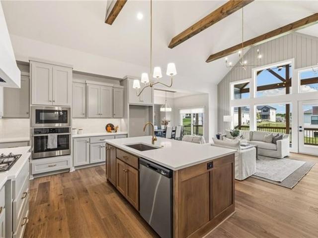 2226 SW Heartland Ct, Lee's Summit, MO 64082