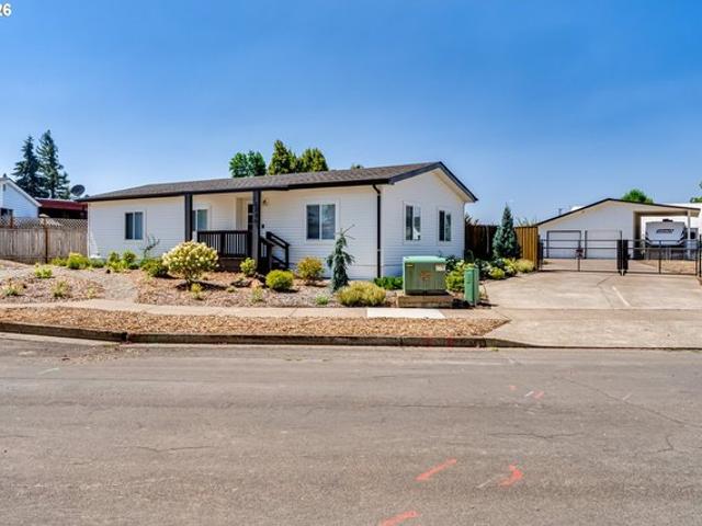 2226 32nd St, Springfield, OR 97477