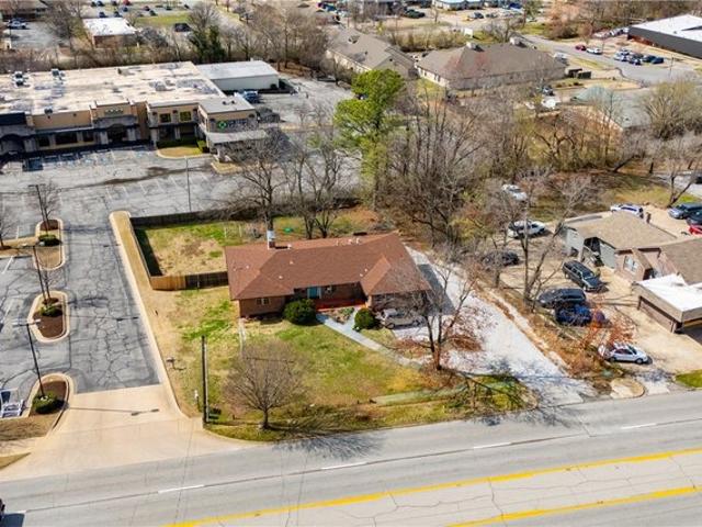 2227 N College Ave, Fayetteville, AR 72703