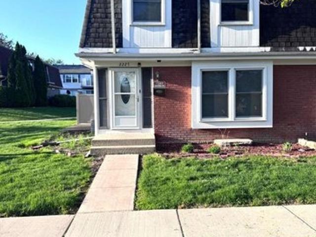 2227 Denton Ct, Schaumburg, IL 60194