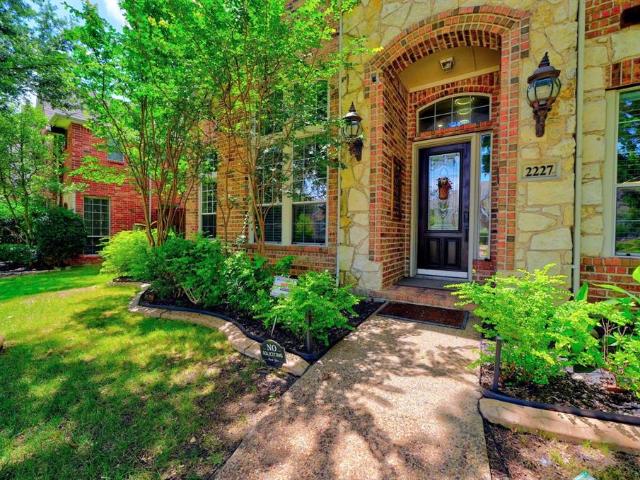 2227 Fox crossing Lane