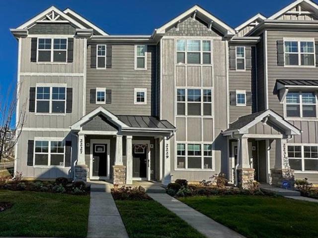 2227 Glacier St, Mundelein, IL 60060