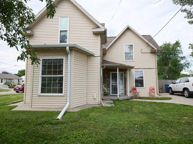 2228 Maple St, Des Moines, IA 50317