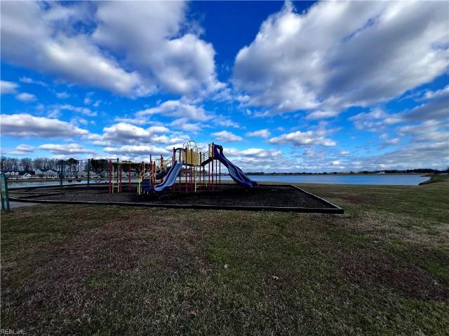 2228 Martlet LN