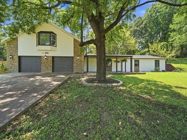 2228 E Huntington St, Ozark, MO 65721