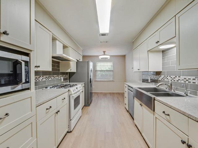 2228 Picadilly Lane