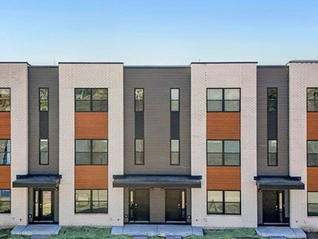 2228 Waters Edge Dr, Schaumburg, IL 60173