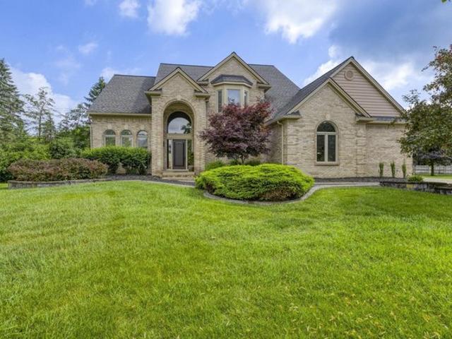 22297 Hazelton Ct, Novi, MI 48374