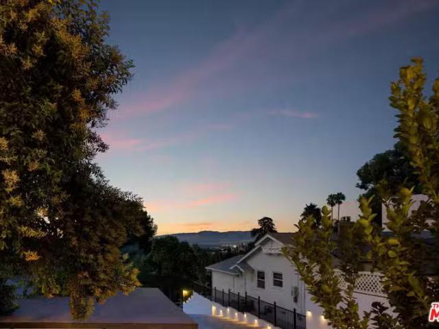 22298 1/2 Cass Ave Houses in Los Angeles, CA