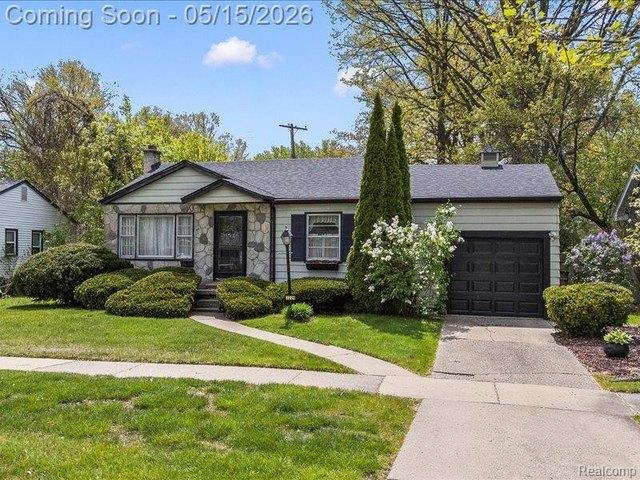 2229 E 8 Mile Rd, Grosse Pointe Woods, MI 48236