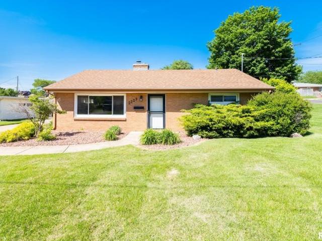 2229 Glendale Ave, Pekin, IL 61554