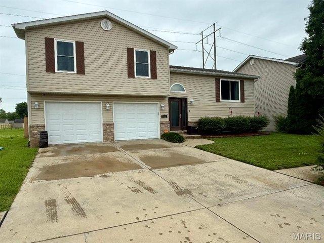 2229 Hunters Point Dr, Granite City, IL 62040