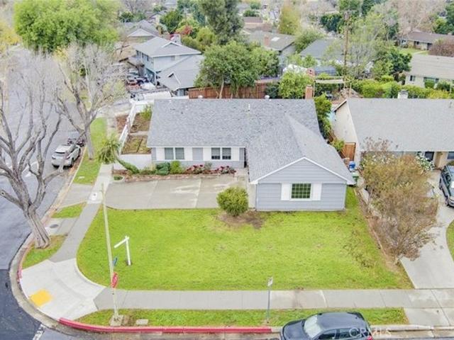22201 Schoolcraft St, Canoga Park, CA 91303