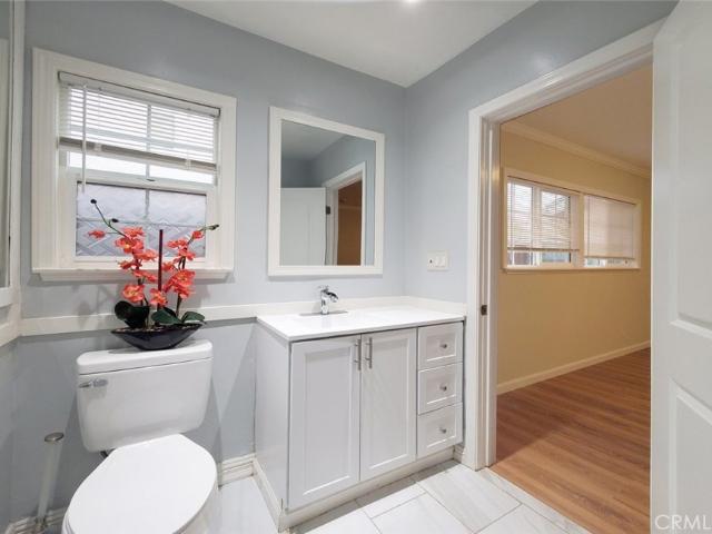 22201 Schoolcraft St, Canoga Park, CA 91303 | MLS #SR26100