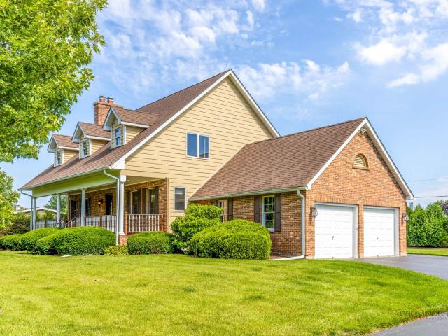 22205 w pineview drive