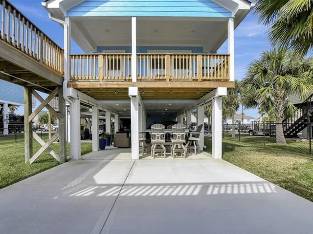 22205 Frio Dr, Galveston, TX 77554