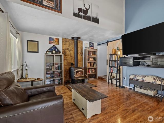 22205 S Forest Loop