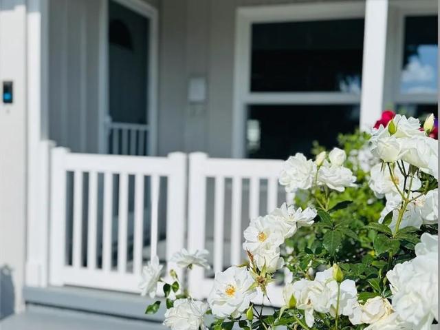 22206 Kittridge St, Woodland Hills, CA 91303 | MLS #SR26089 | Compass
