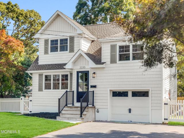 2220 Mahoney Drive