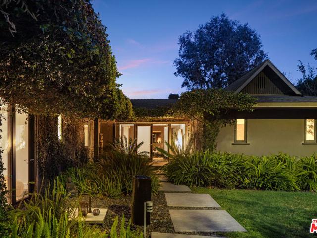 2220 Banyan Drive