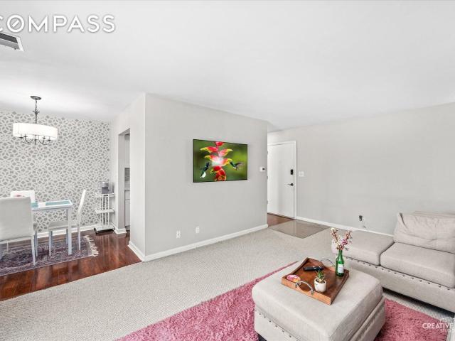 2220 Country Club Dr 22, Woodridge, IL