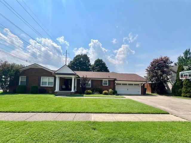 2220 Fieldcrest Dr, Owensboro, KY 42301