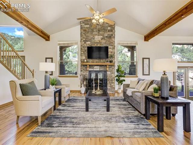 2220 La Loma Circle