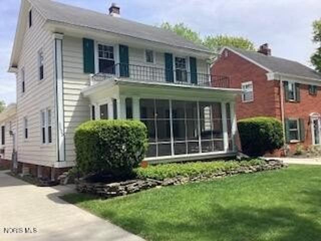 2220 Pemberton Dr, Toledo, OH 43606