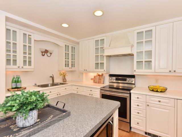 2220 Stonecroft Dr