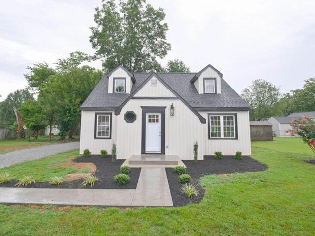 2220 Shawnee Ln, Paducah, KY 42001