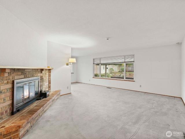 2220 th Avenue E