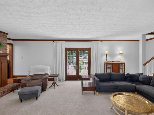 2220 Valley Creek Circle