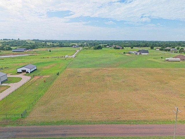 2220 W Burr Oak Rd, Goldsby, OK 73093