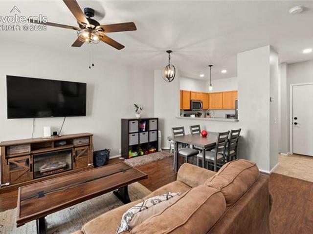 2220 Whale Point