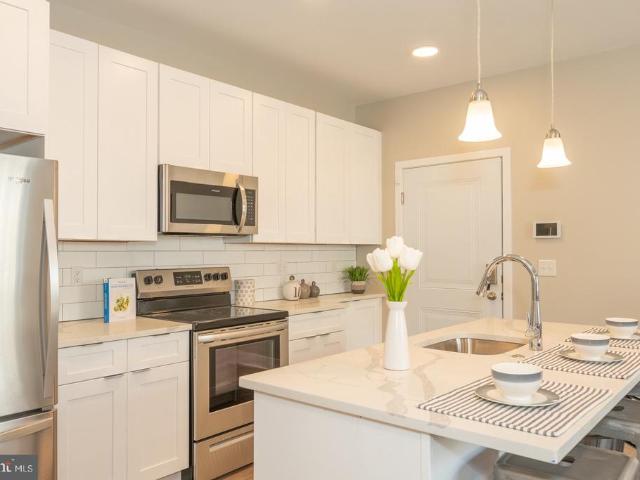 2220 28 W Master Street # 3