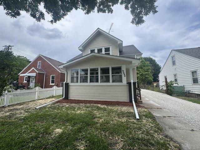 2220 75th St, Kenosha, WI 53143