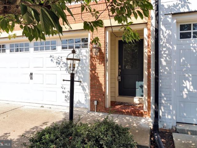 22219 Falling Terrace