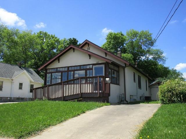 2221 Main St. Cedar Falls